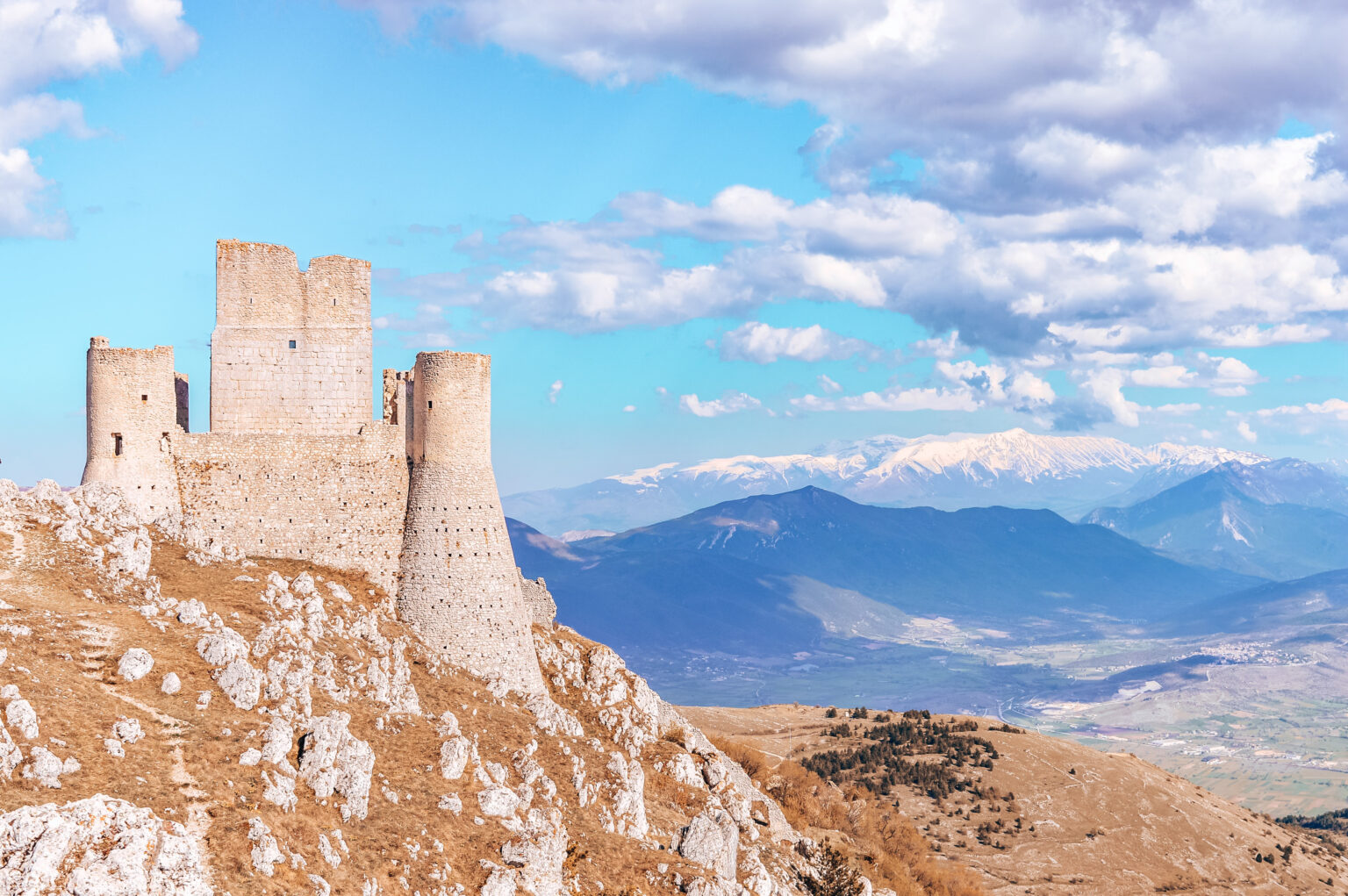 Rocca Calascio, come arrivare nel castello più bello del mondo ...